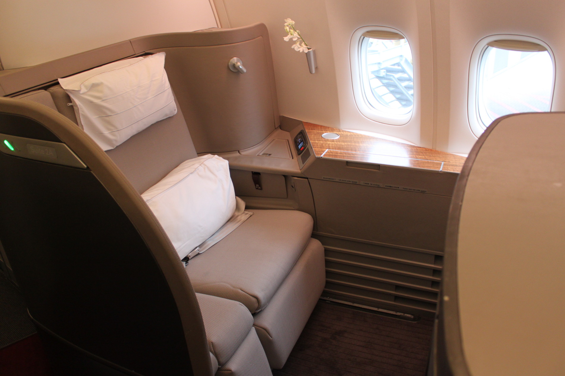 CX：キャセイ・パシフィック航空【B773ERファーストクラス】CX548：HKG(香港)－東京/羽田(HND) | マイルでファーストクラス ...