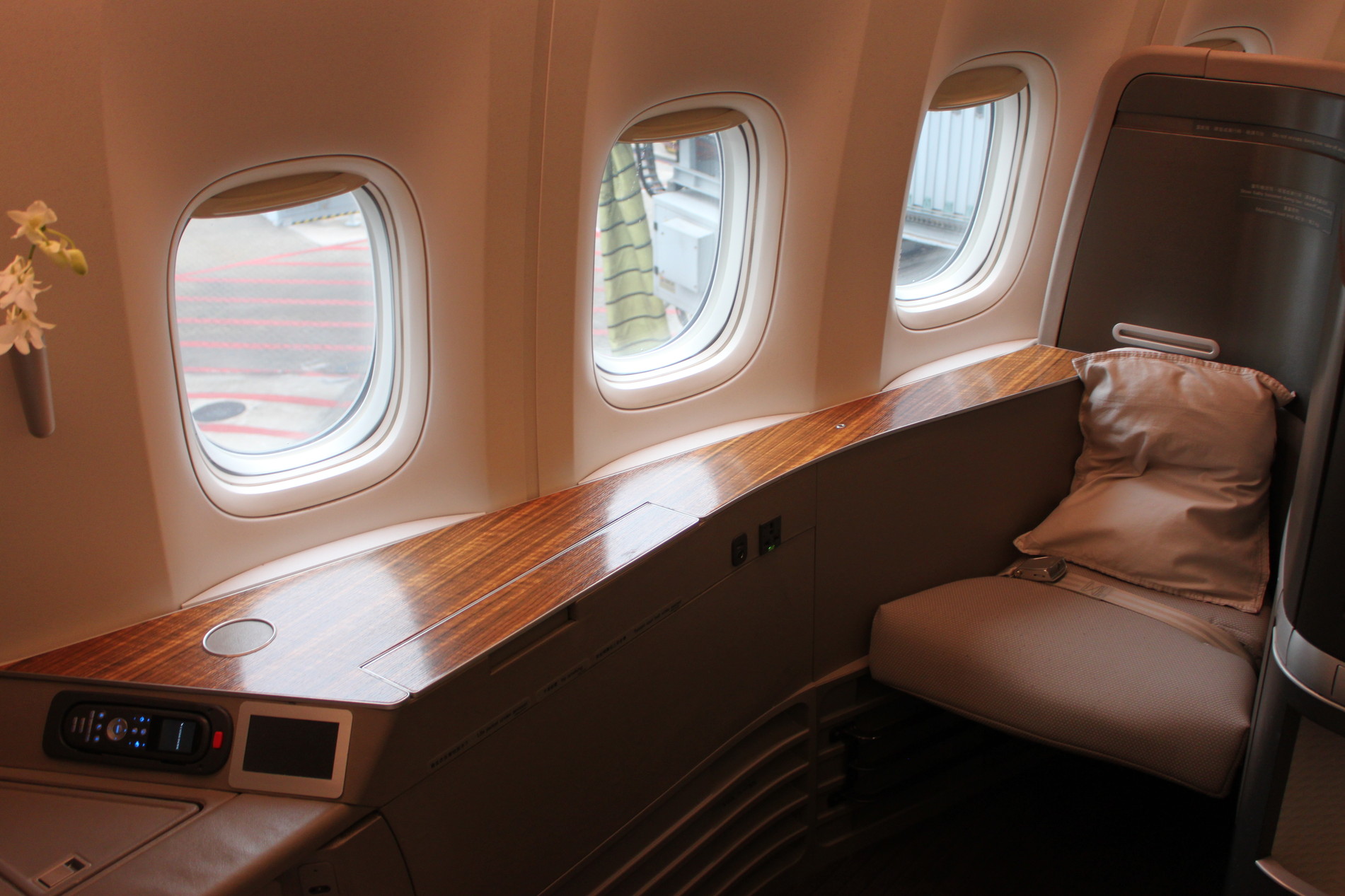 CX：キャセイ・パシフィック航空【B773ERファーストクラス】CX548：HKG(香港)－東京/羽田(HND) | マイルでファーストクラス ...